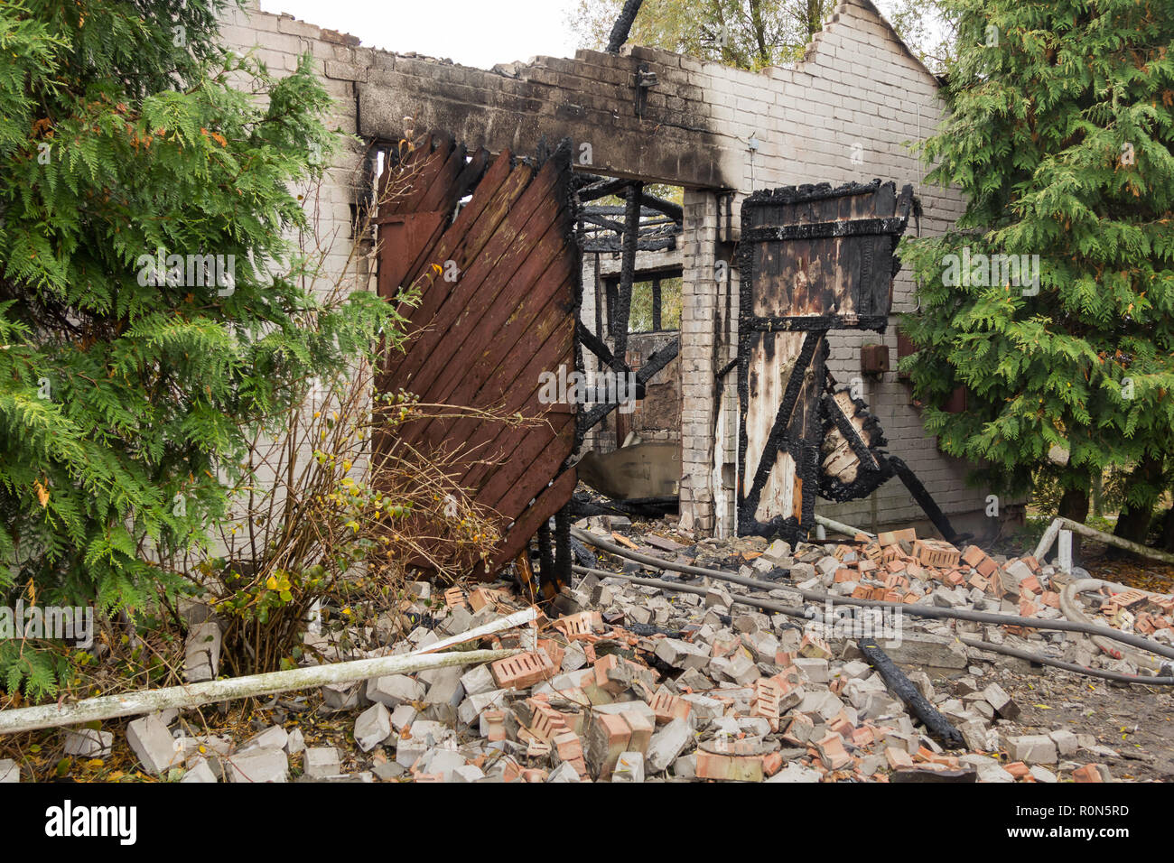 the ruins of a fully burned farm, disaster scene Stock Photo - Alamy