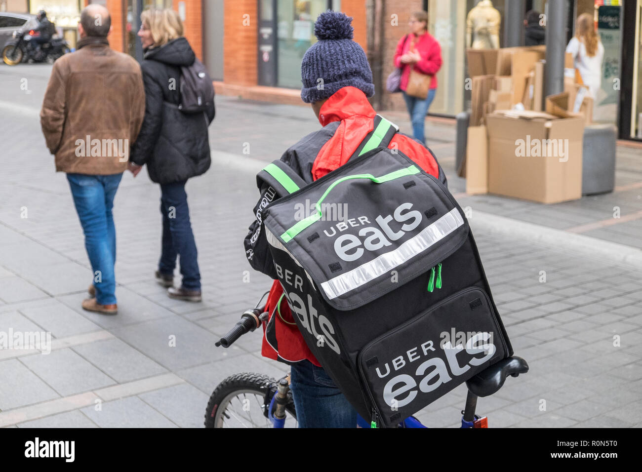 Uber eats delivery cyclist hi-res stock photography and images - Alamy