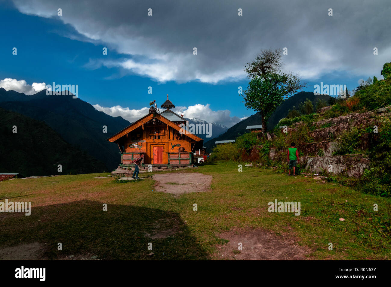 A Traditional Himalayan Wooden House in Sankri Range, Uttrakhand, India ...