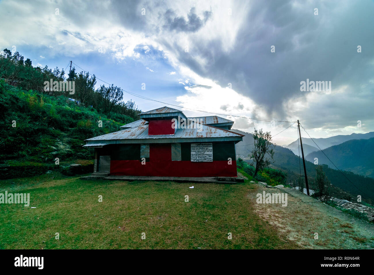 A Traditional Himalayan Wooden House in Sankri Range, Uttrakhand, India ...