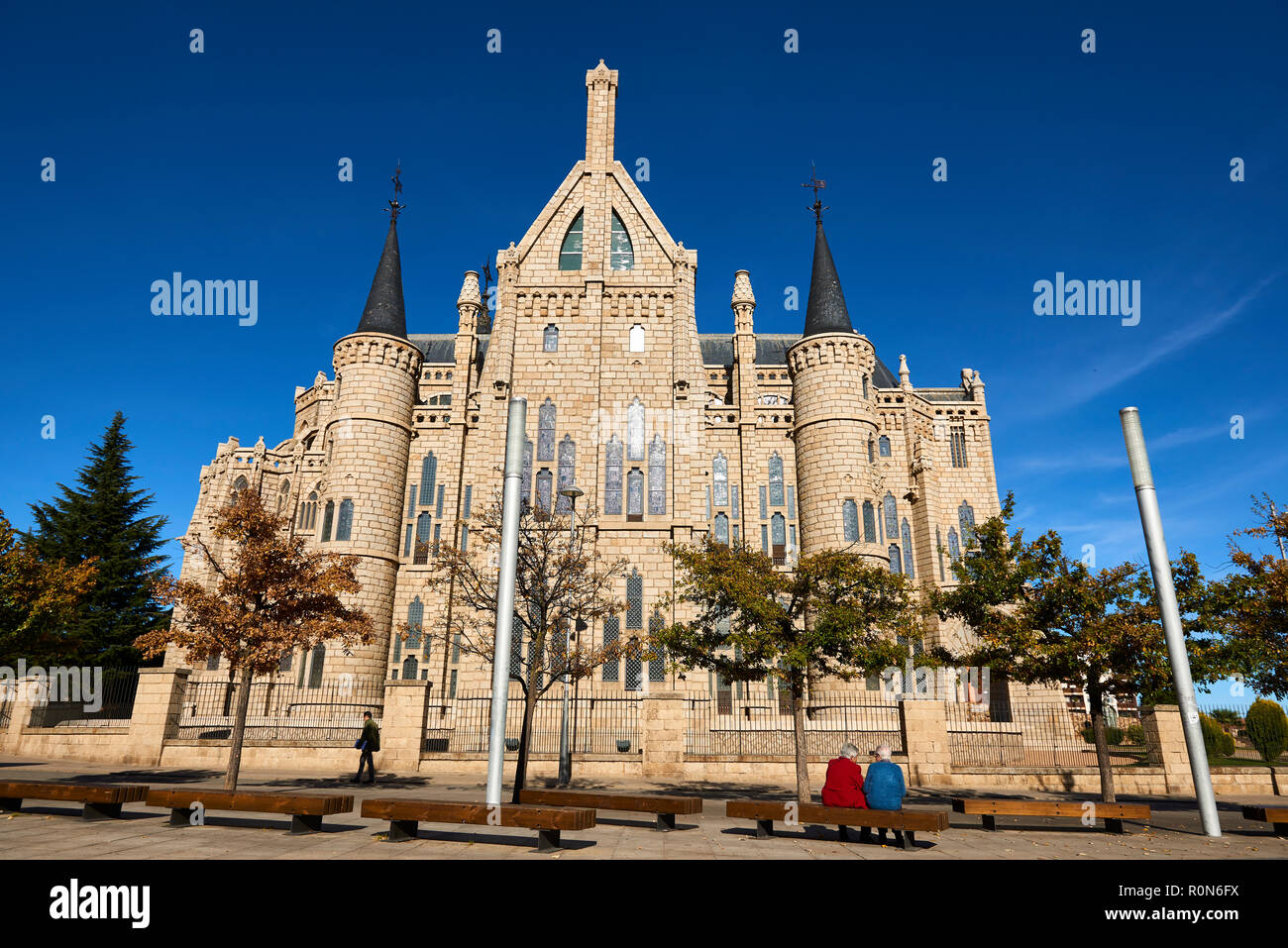 Gaudi leon hi-res stock photography and images - Alamy