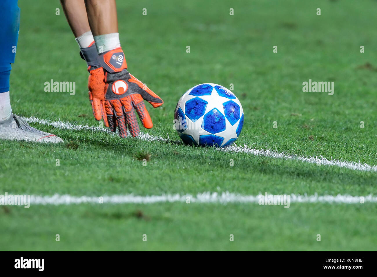 Hands holding ball hi-res stock photography and images - Alamy