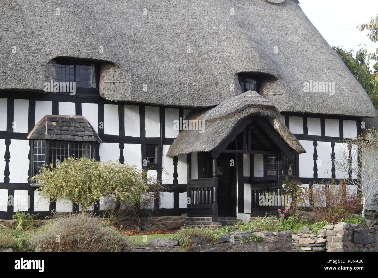 Cropston thatched cottage Stock Photo - Alamy