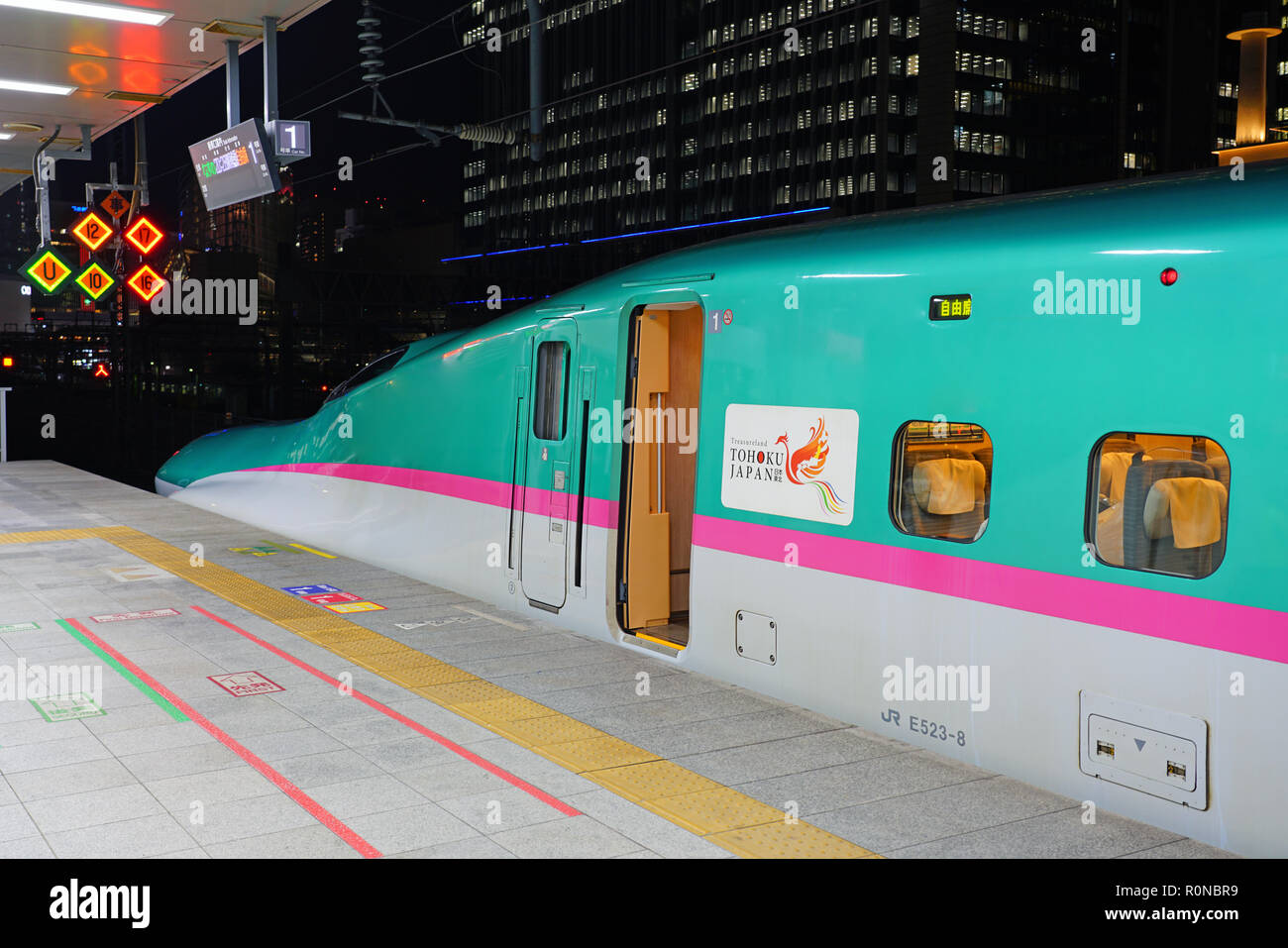 TOKYO, JAPAN -22 OCT 2018- A green Series E5 Shinkansen high-speed ...