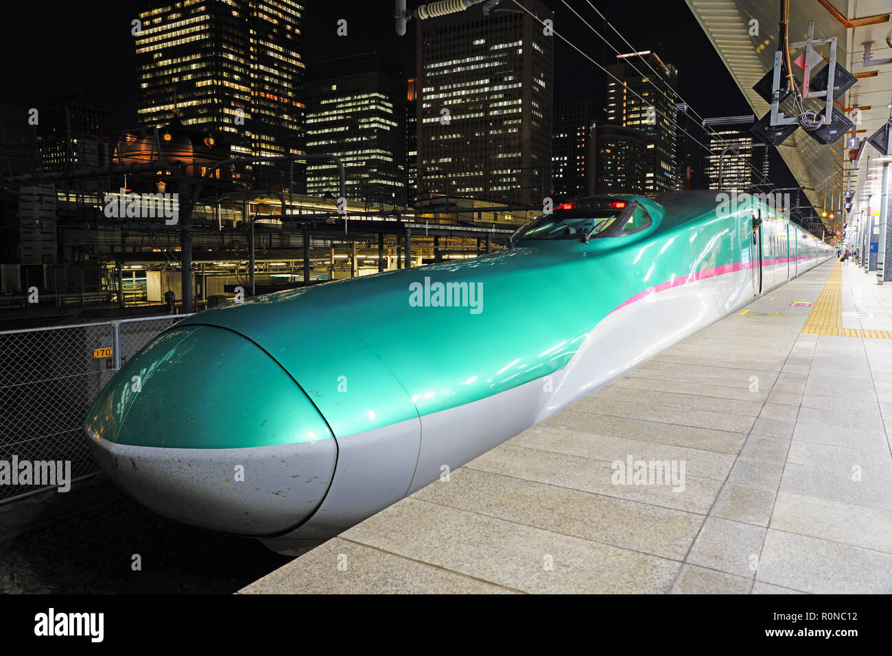 Tohoku shinkansen e5 series hayabusa hi-res stock photography and images - Alamy