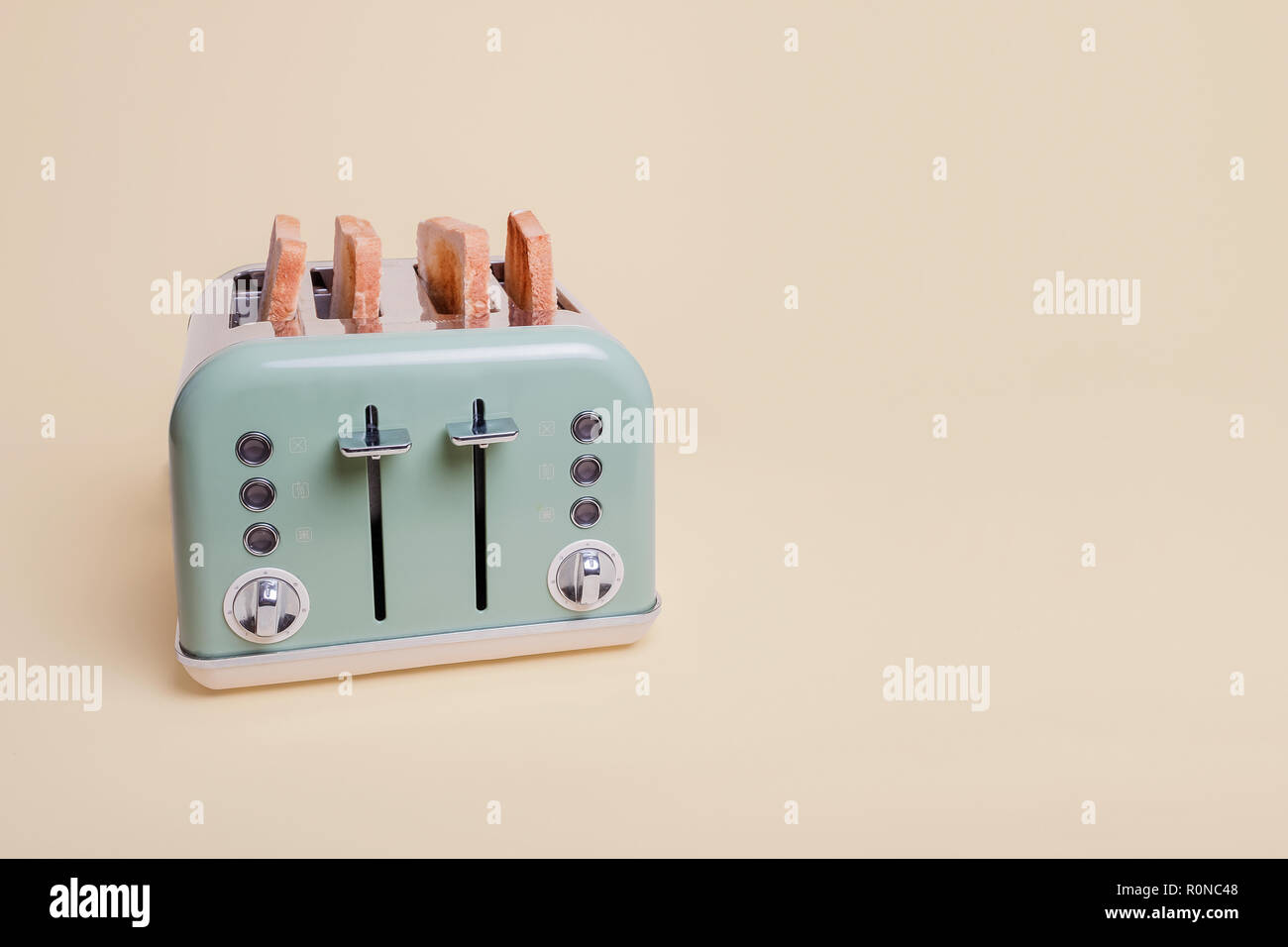 Vintage toaster hi-res stock photography and images - Alamy