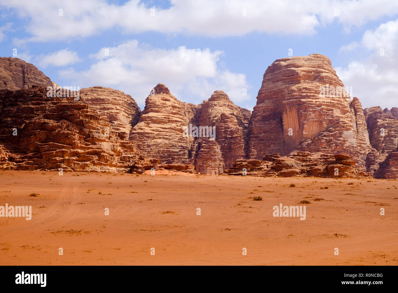 Jordanian desert hi-res stock photography and images - Alamy