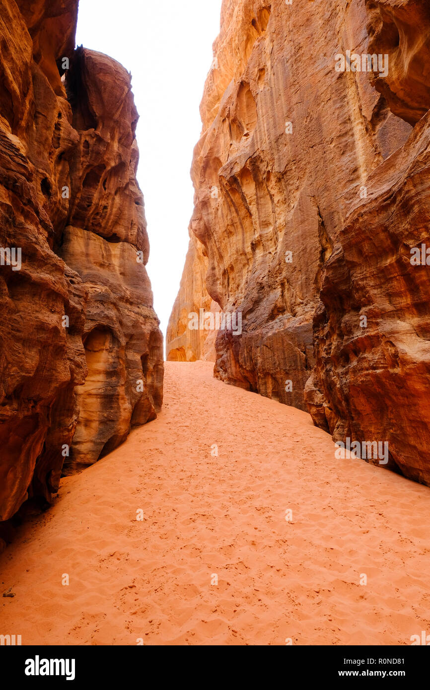 The Jordanian desert at Wadi Rum or Valley of the Moon Stock Photo - Alamy