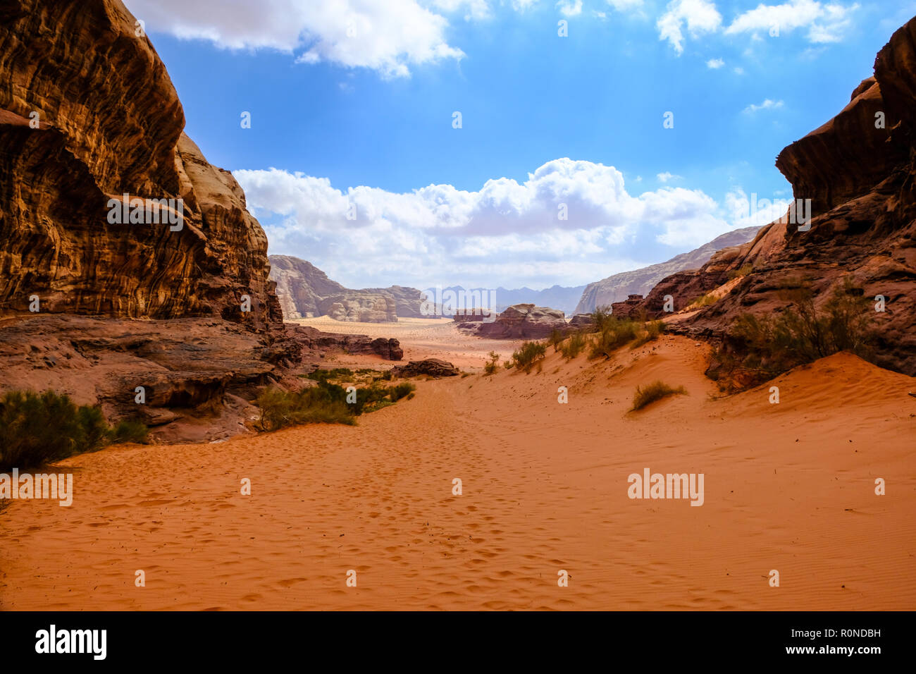 The Jordanian desert at Wadi Rum or Valley of the Moon Stock Photo - Alamy