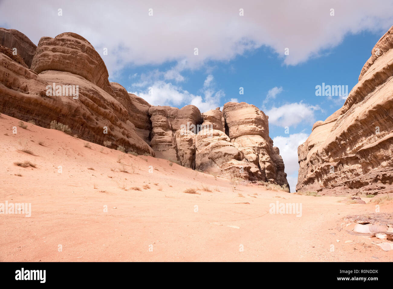 The Jordanian desert at Wadi Rum or Valley of the Moon Stock Photo - Alamy