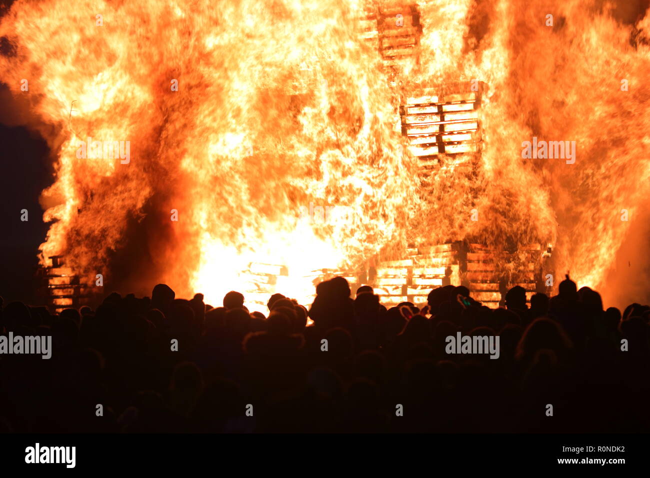 Bonfire night celebrations run by Leeds City Council at Springhead Park ...