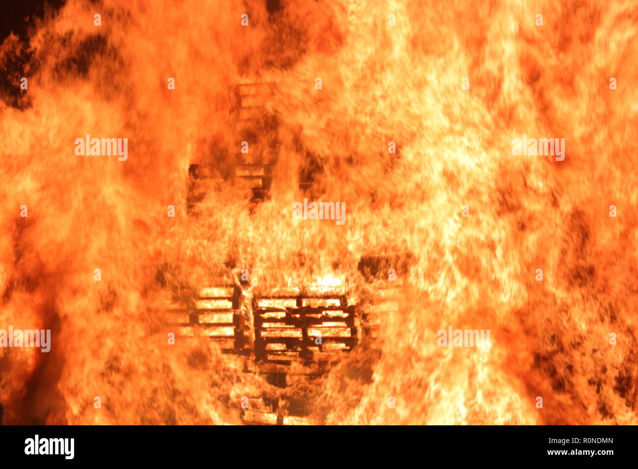 Bonfire night celebrations run by Leeds City Council at Springhead Park ...