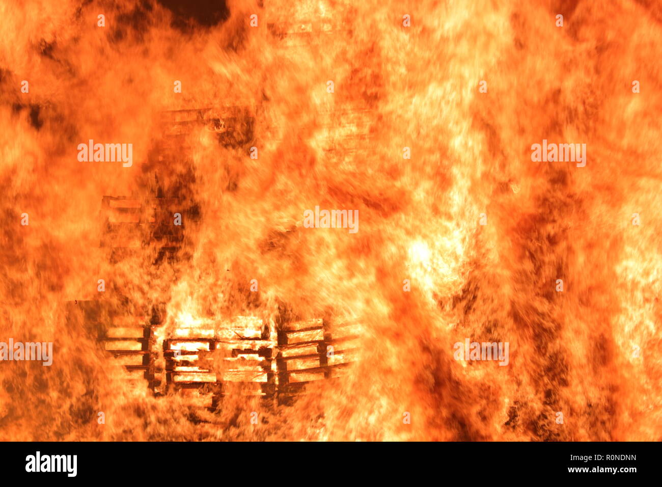 Fire pallet hi-res stock photography and images - Alamy