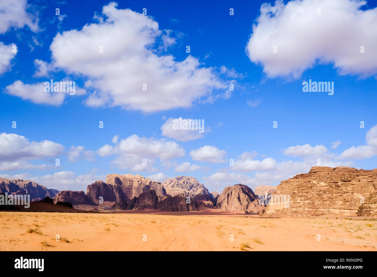 The Jordanian desert at Wadi Rum or Valley of the Moon Stock Photo - Alamy