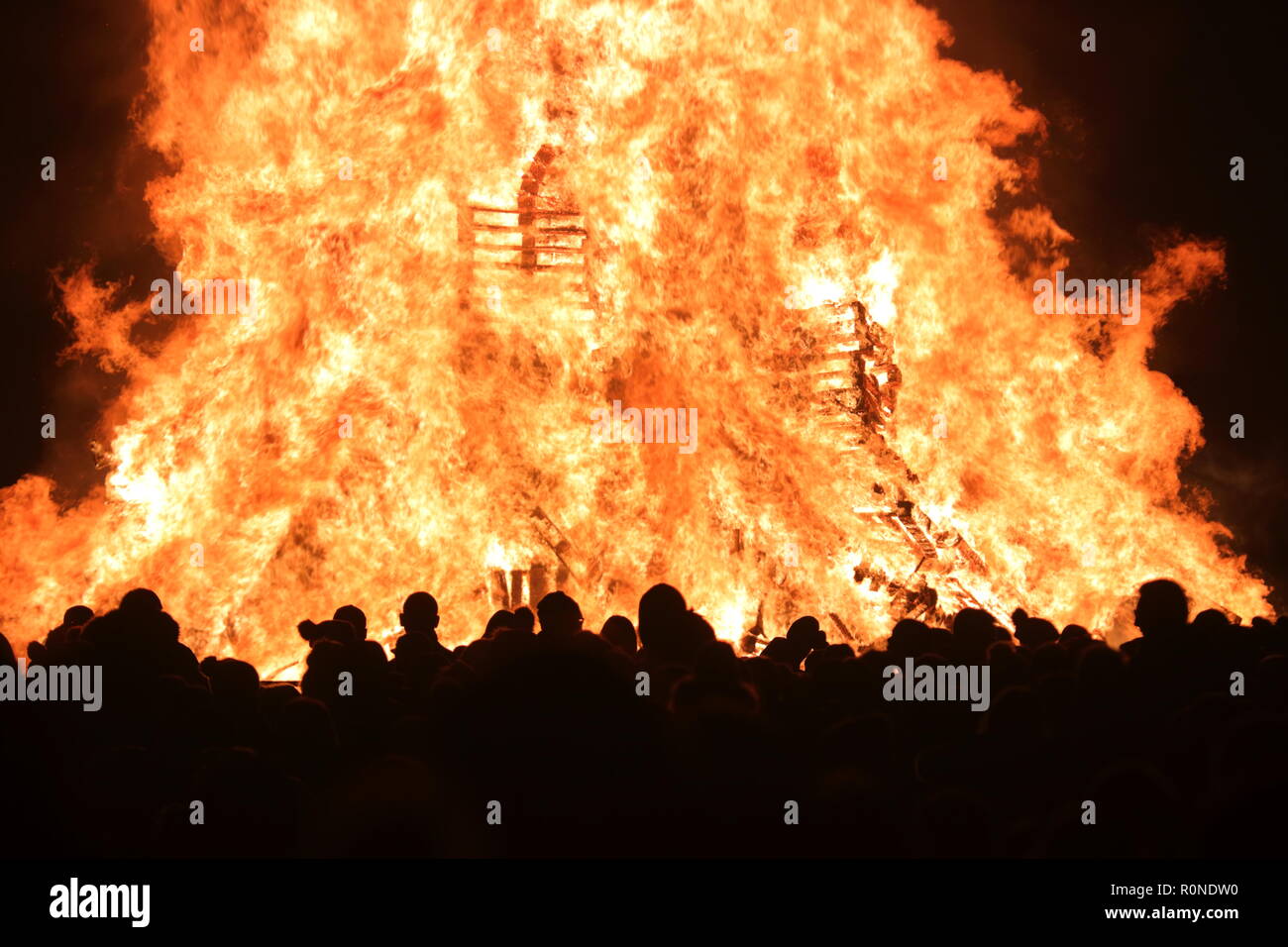 Bonfire night celebrations at Springhead Park in Rothwell, Leeds, WEst Yorkshire Stock Photo - Alamy