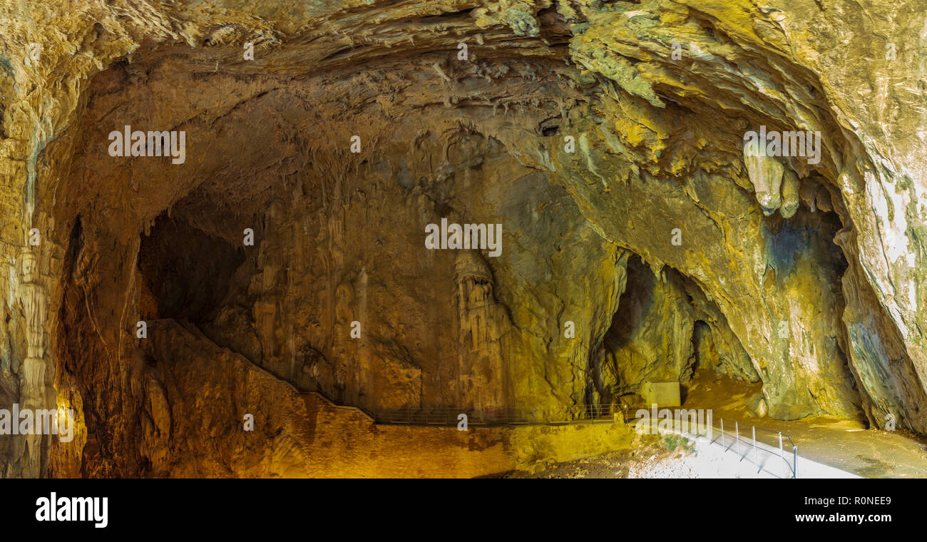 Postojna cave reka hi-res stock photography and images - Alamy