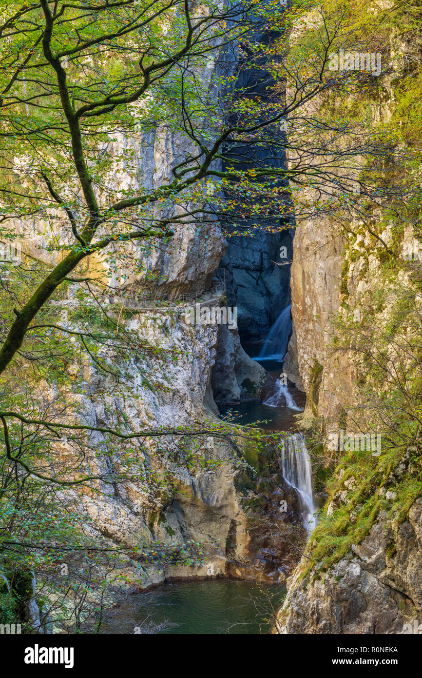 Postojna cave reka hi-res stock photography and images - Alamy