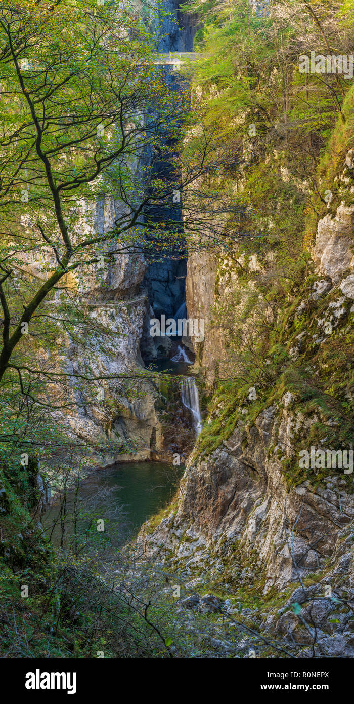 Postojna cave reka hi-res stock photography and images - Alamy