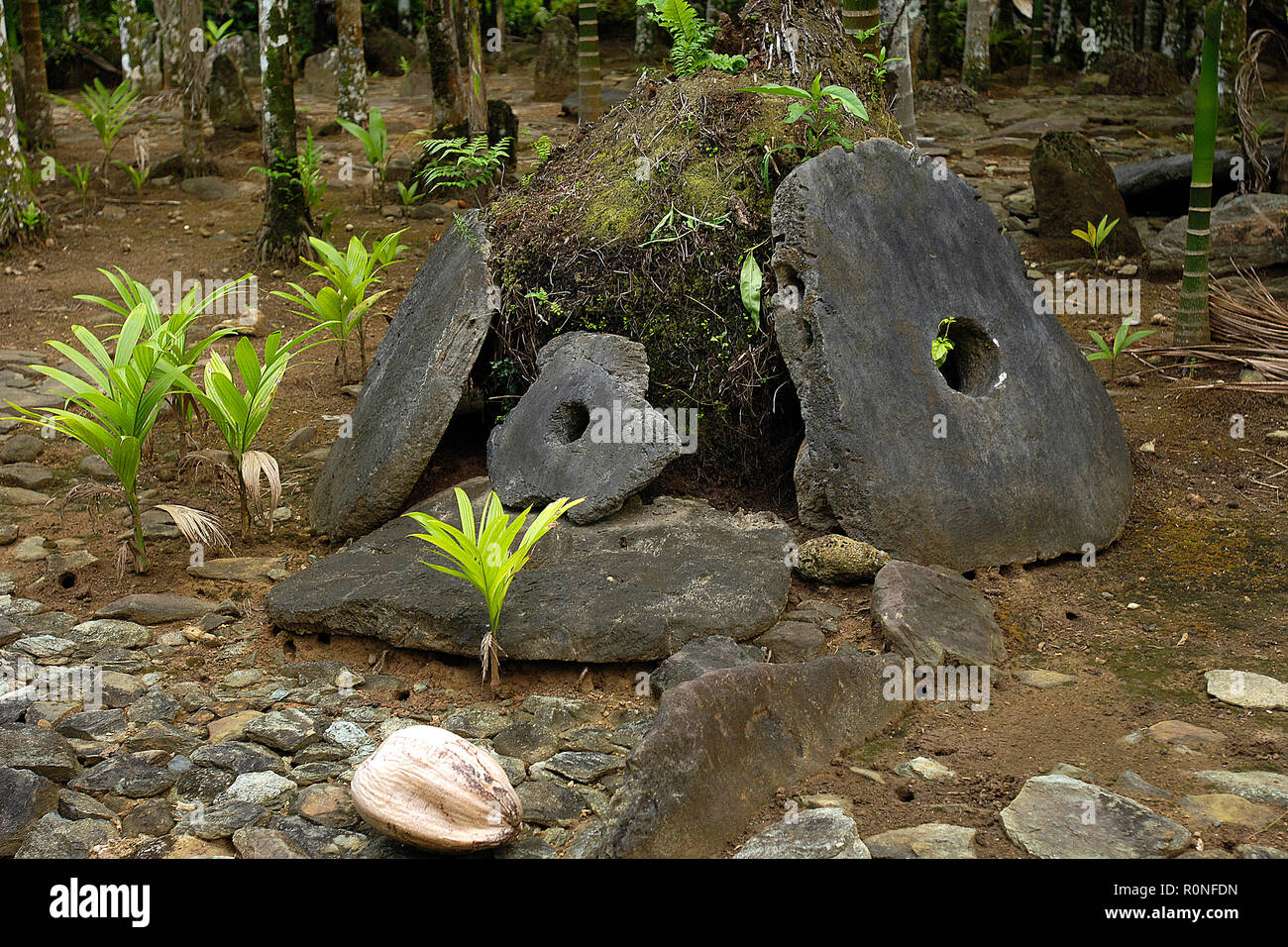 Money stones yap hi-res stock photography and images - Alamy
