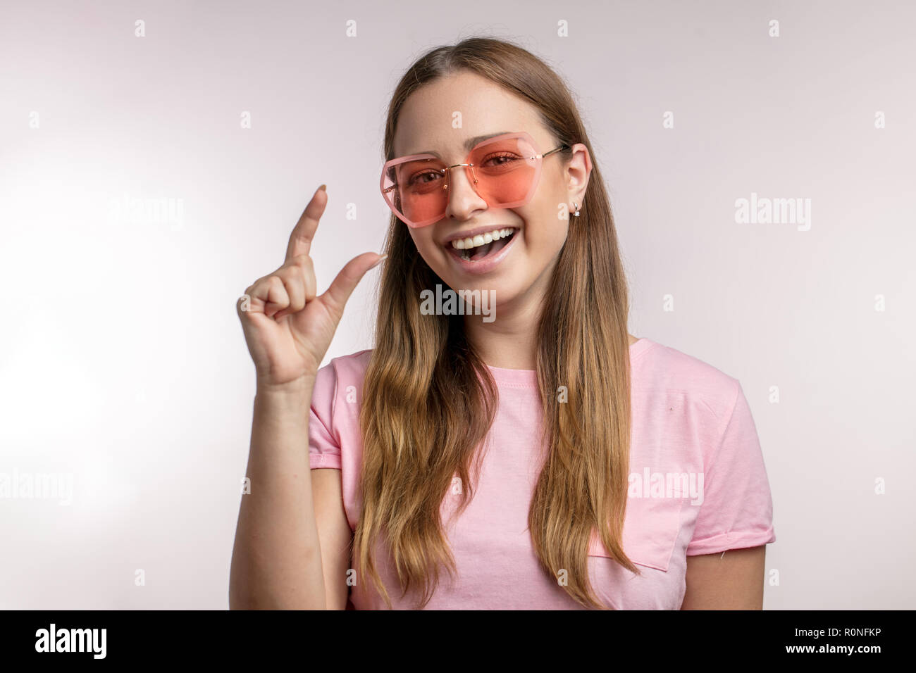 Person showing size scale hi-res stock photography and images - Alamy