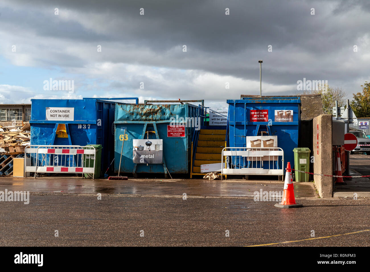 Recycling, centre Environmental Conservation, Recycling Bin, Paper ...