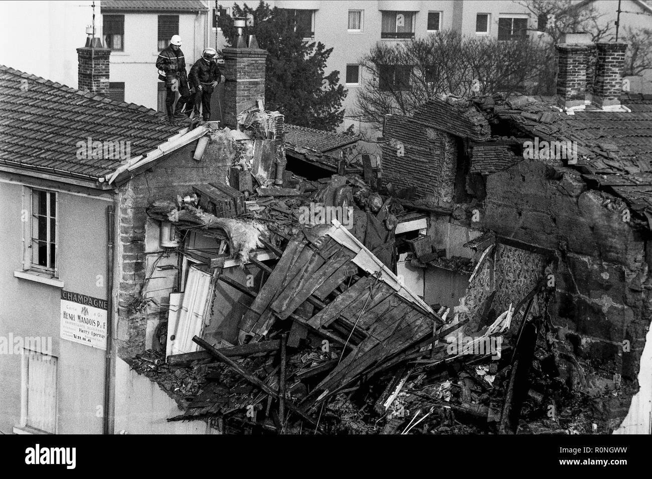 House destroyed by gas explosion hi-res stock photography and images ...