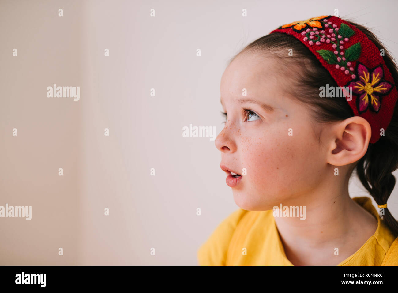 Girl looking up worried hi-res stock photography and images - Alamy