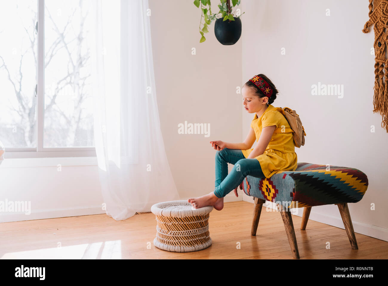 People sitting on stool hi-res stock photography and images - Alamy