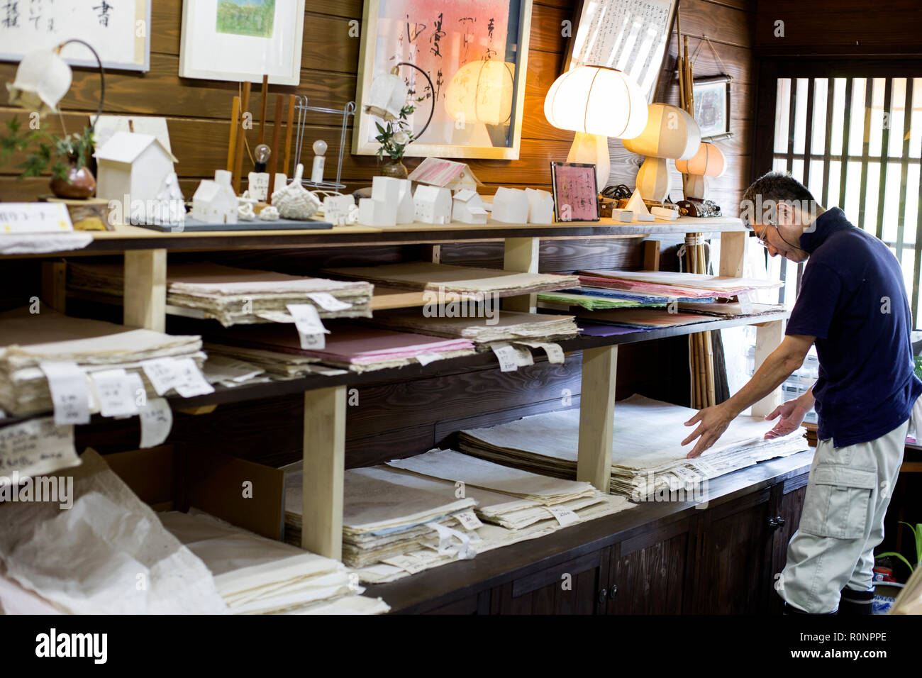 Very small objects hi-res stock photography and images - Alamy