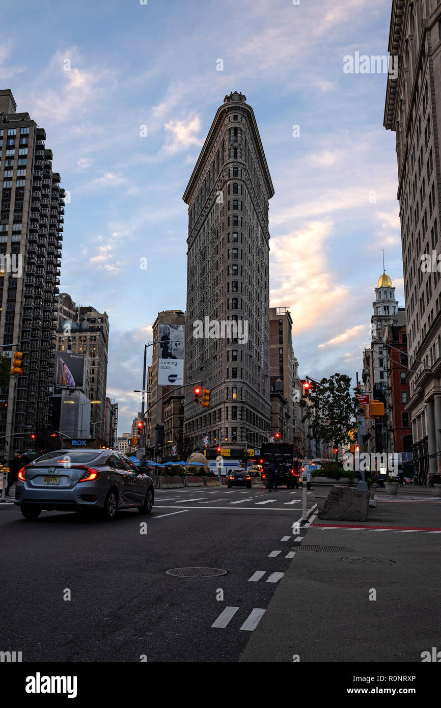 Urban scene flatiron building on hi-res stock photography and images ...