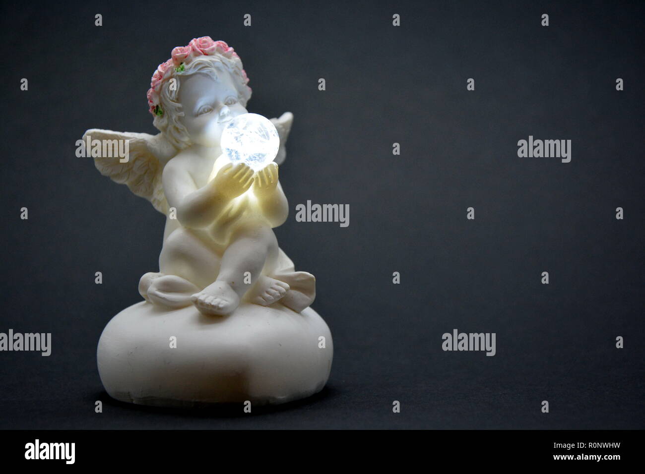 Holz engel hi-res stock photography and images - Alamy