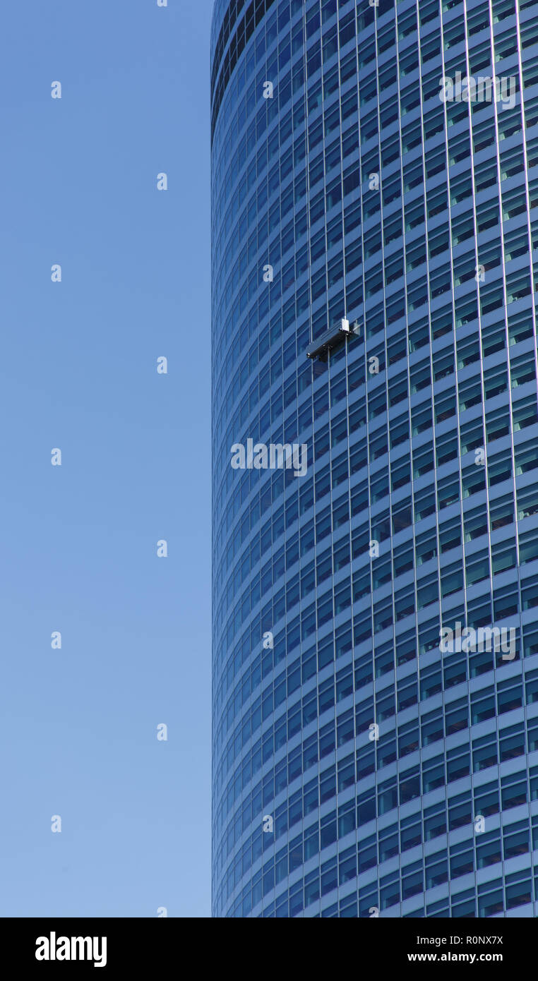 Building maintenance gondola on a skyscraper Stock Photo - Alamy