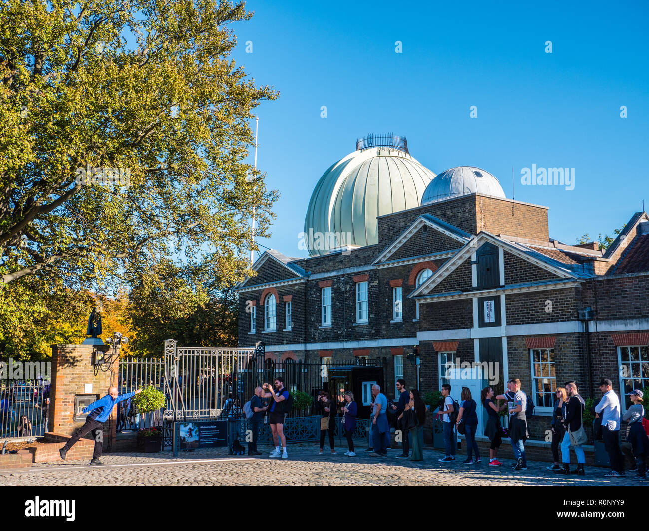 Tourists at the Meridian Line, Royal Observatory, Greenwich, London ...