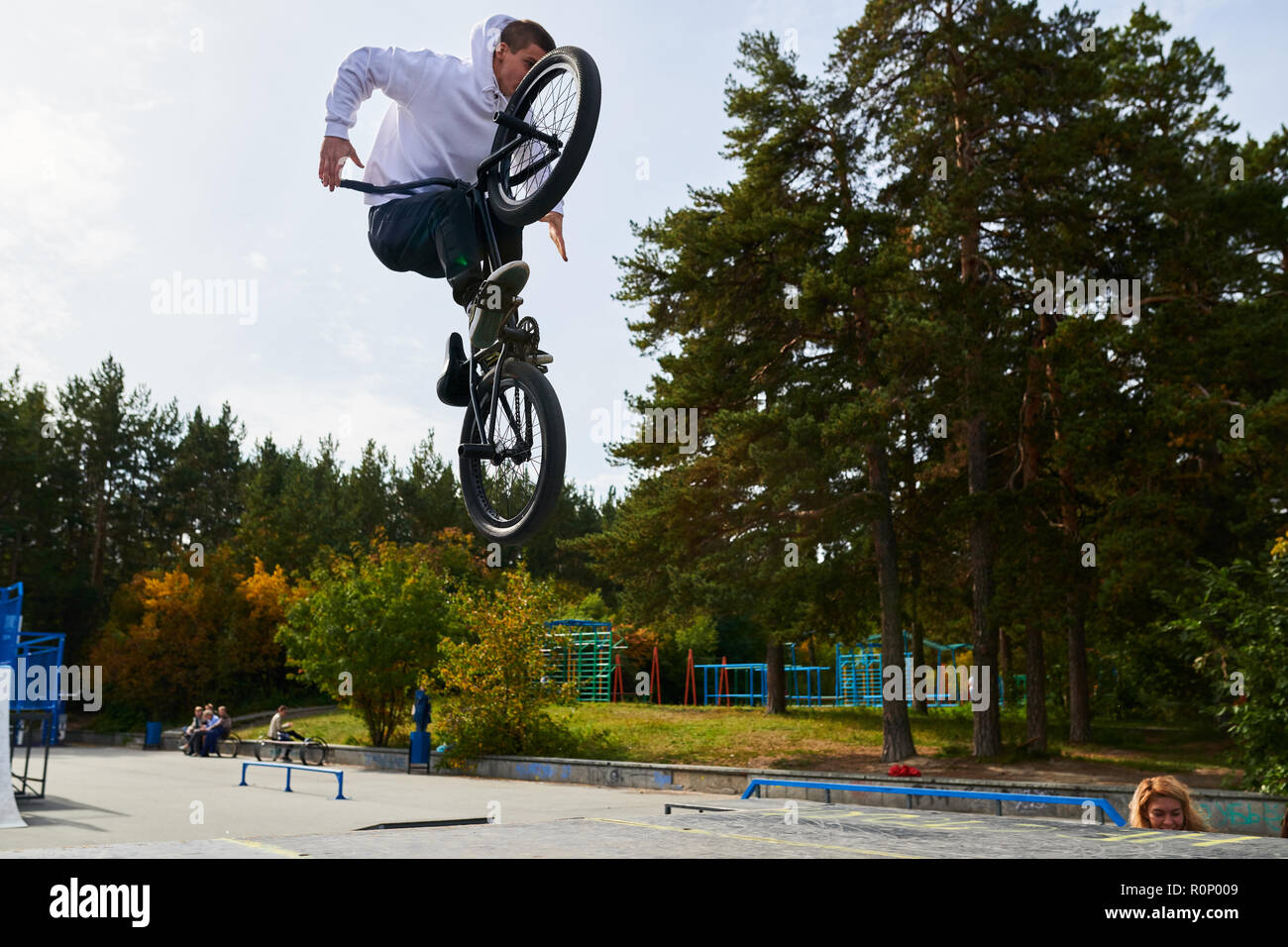 Bmx stunts hi-res stock photography and images - Alamy