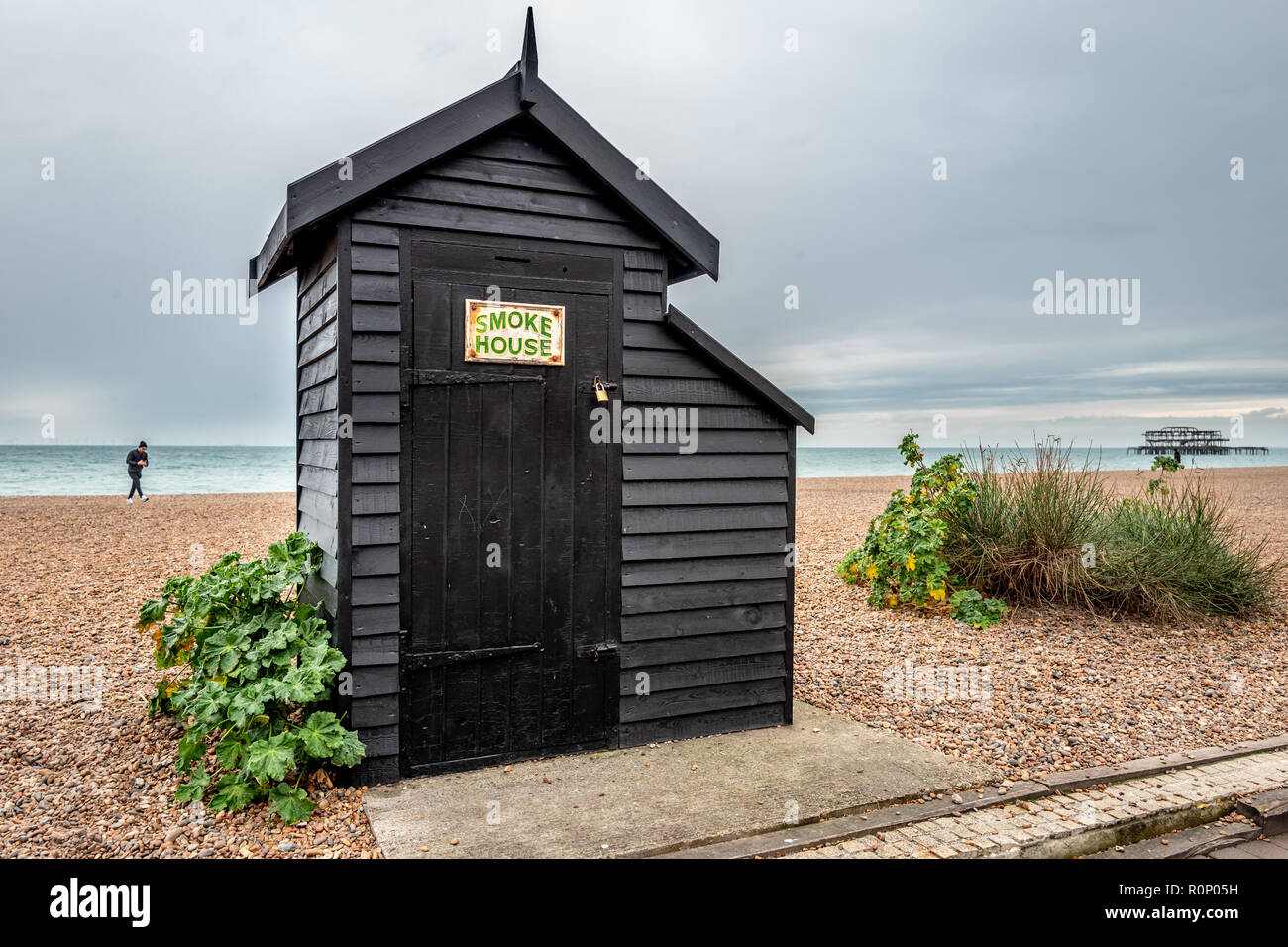 Fish smoke hi-res stock photography and images - Alamy