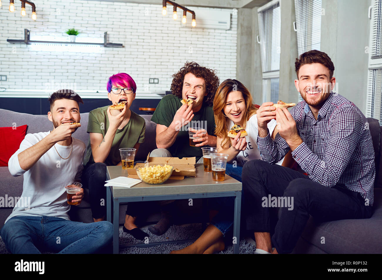 Group eating hi-res stock photography and images - Alamy