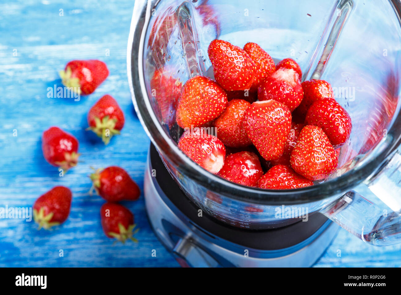 Preparation of strawberry smoothies from fresh strawberries in a ...