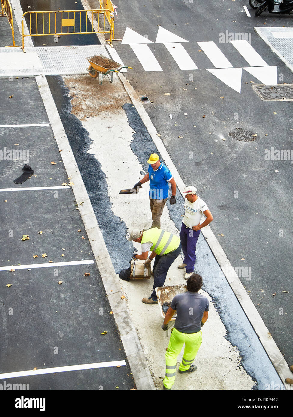 Bitumen path hi-res stock photography and images - Alamy