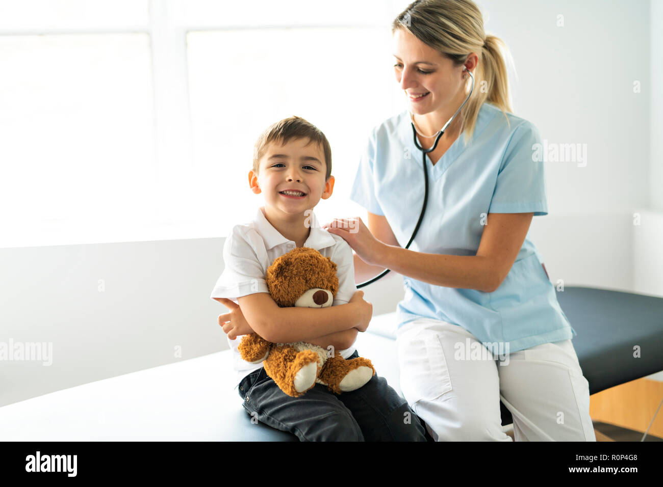 Doctor boy patient examining teddy hi-res stock photography and images ...
