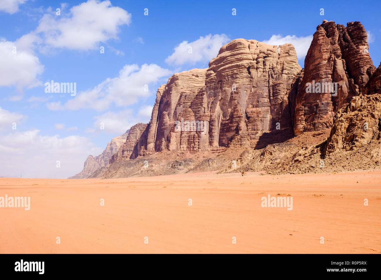 The Jordanian desert at Wadi Rum or Valley of the Moon Stock Photo - Alamy
