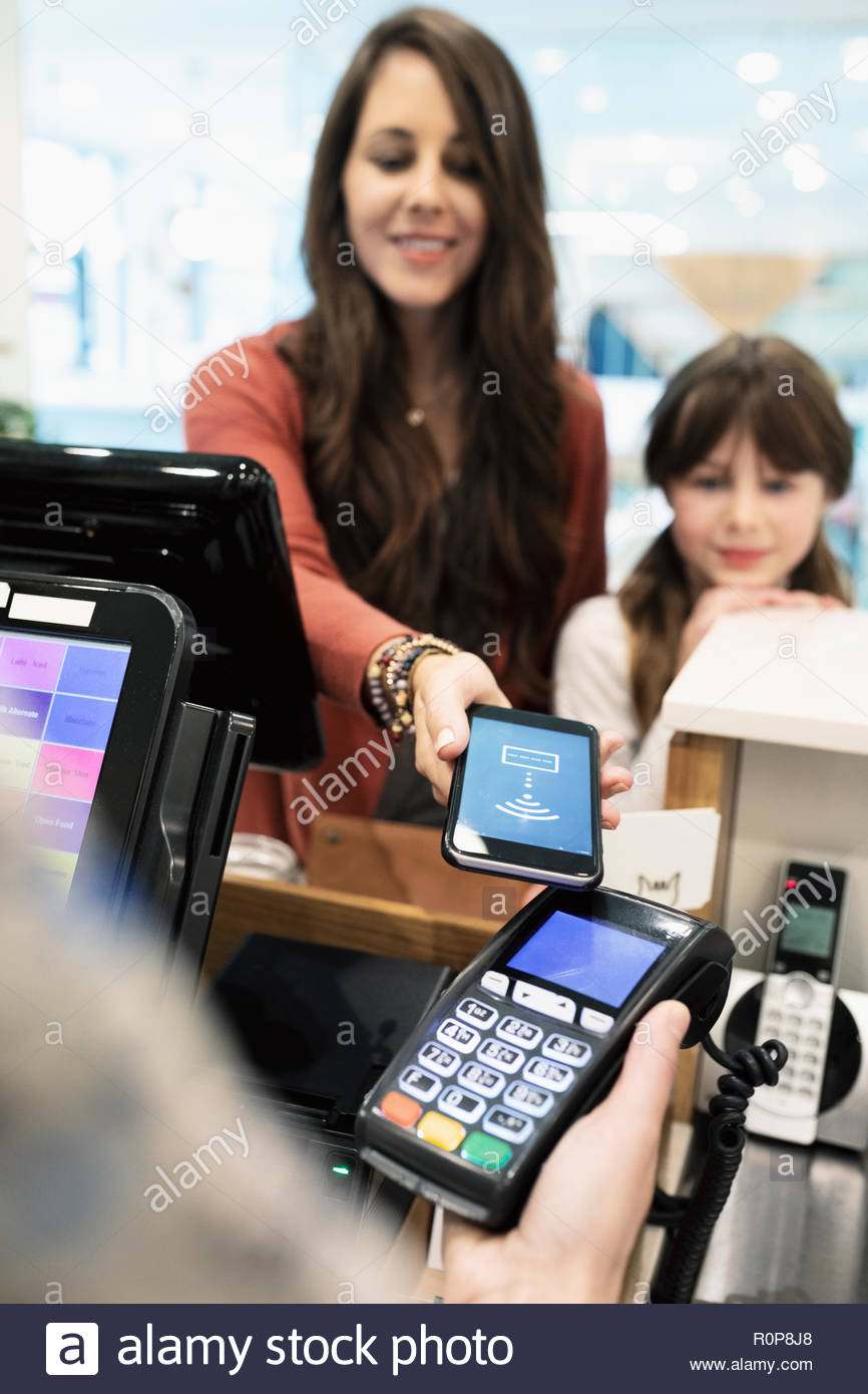 Smart phone payment hi-res stock photography and images - Alamy