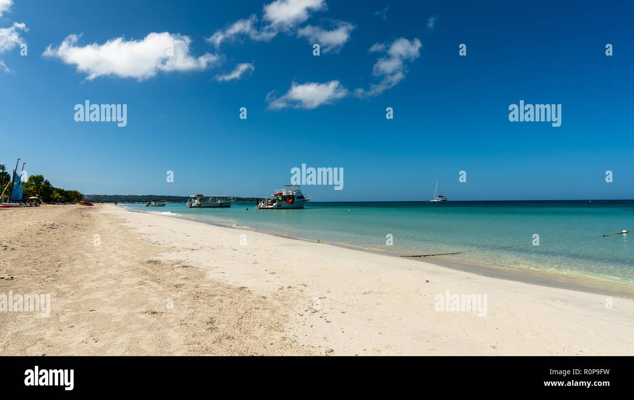Jamaican beaches hi-res stock photography and images - Alamy