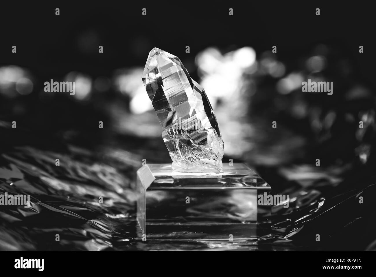 Diamond crystal structure Black and White Stock Photos & Images - Alamy