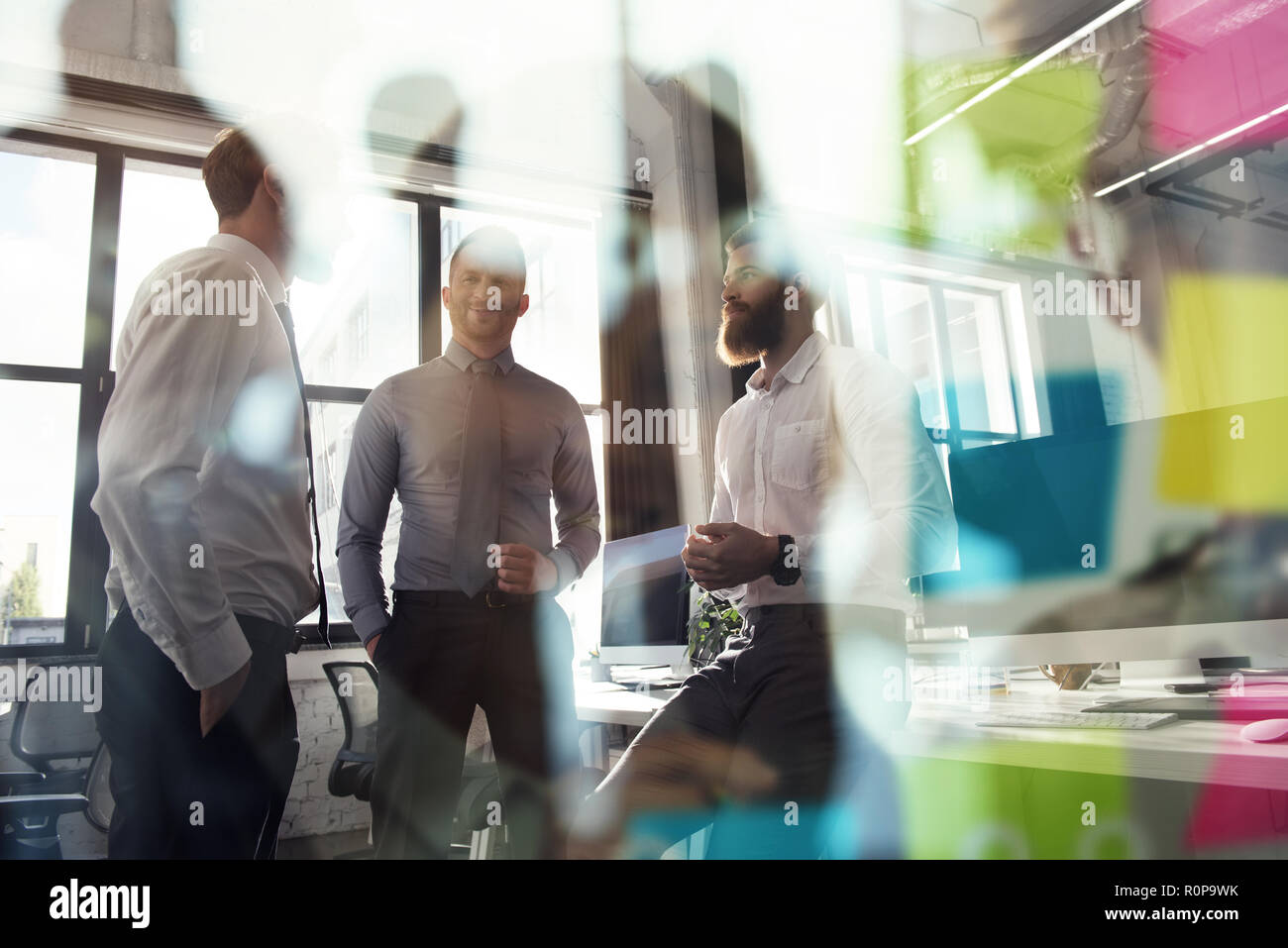 Teamwork team work partnership hi-res stock photography and images - Alamy