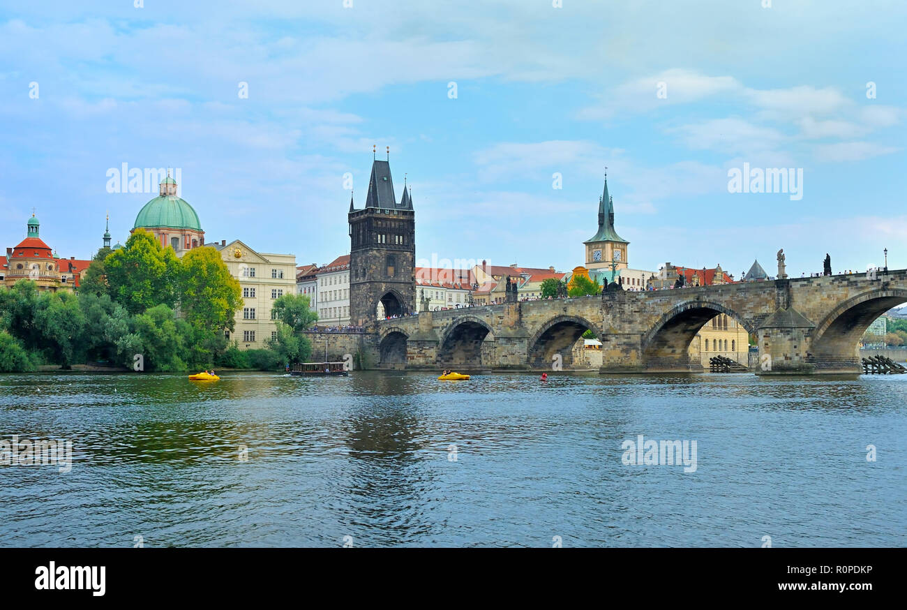 Pillars and domes hi-res stock photography and images - Alamy