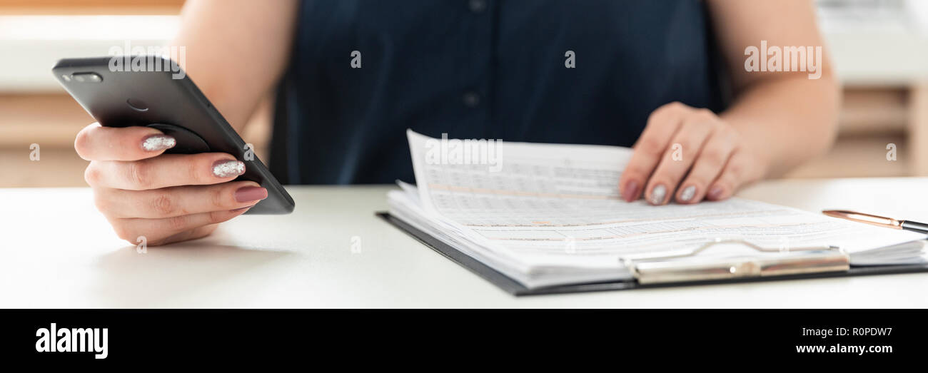 Women's hands holding the phone Stock Photo - Alamy