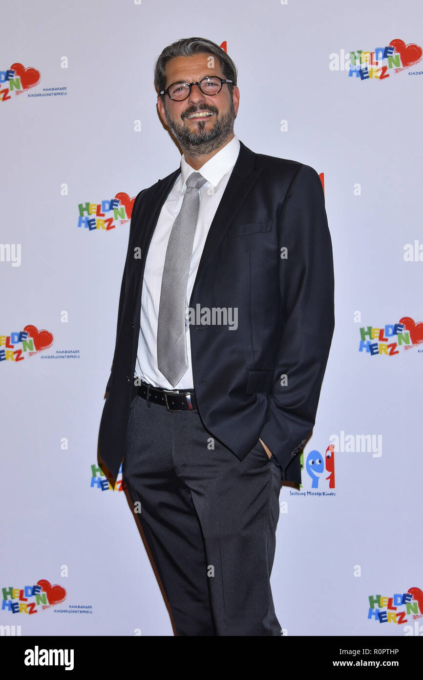 Hamburg, Germany. 05th Nov, 2018. Felix Reuter Pianist zu Gast bei der ...