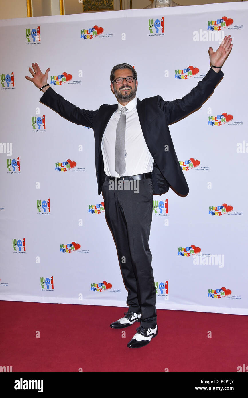 Hamburg, Germany. 05th Nov, 2018. Felix Reuter Pianist zu Gast bei der ...