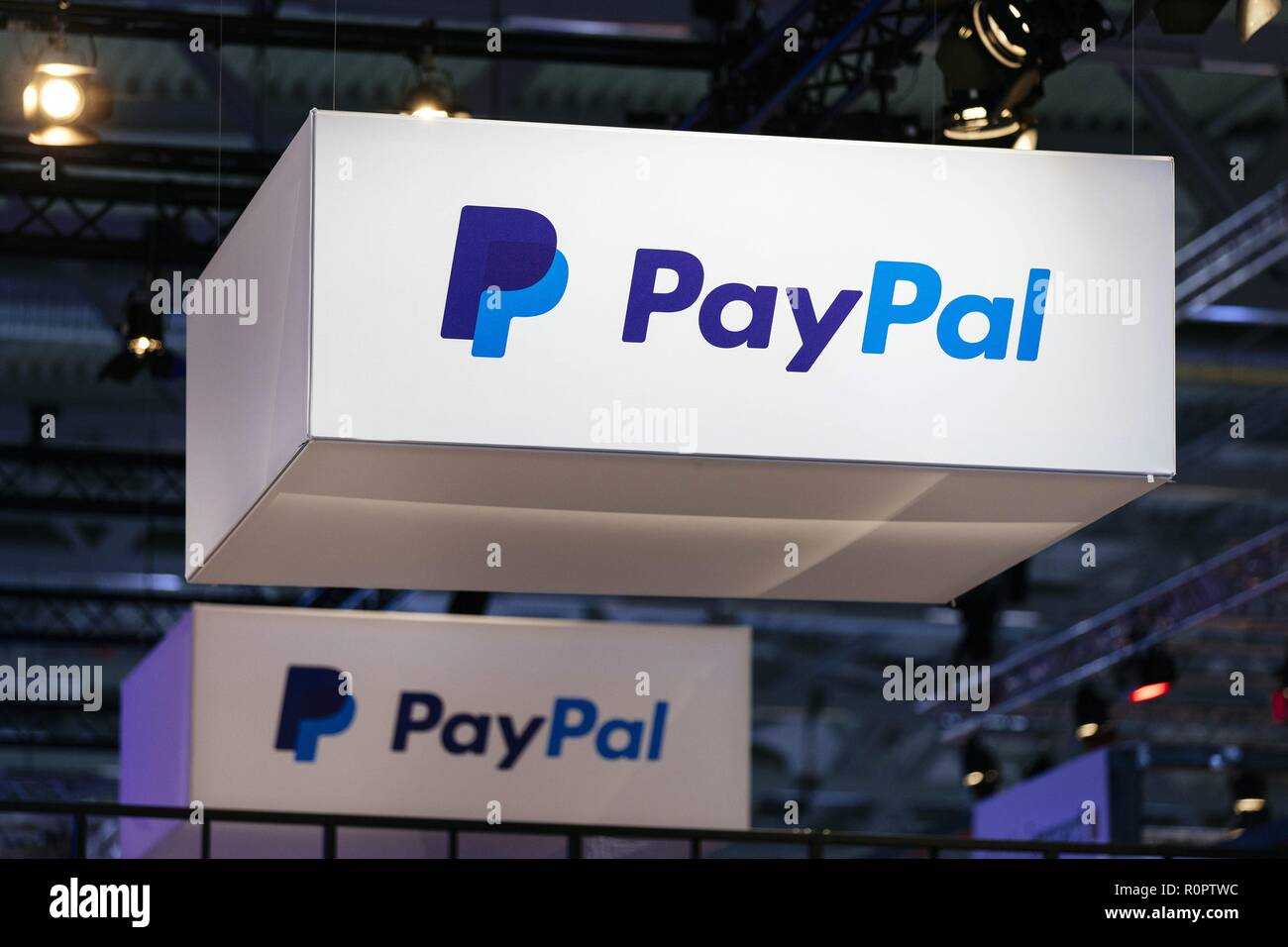 Paypal holdings logo hi-res stock photography and images - Alamy