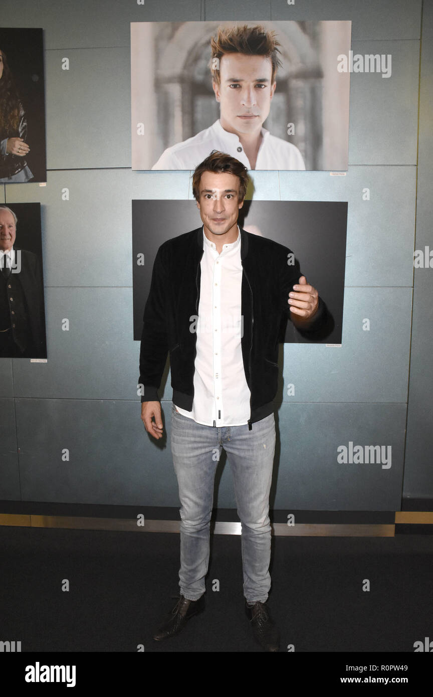 Le vernissage hi-res stock photography and images - Alamy